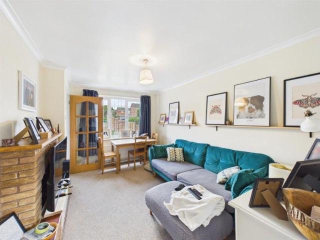 2 BED Semi detached house To rent