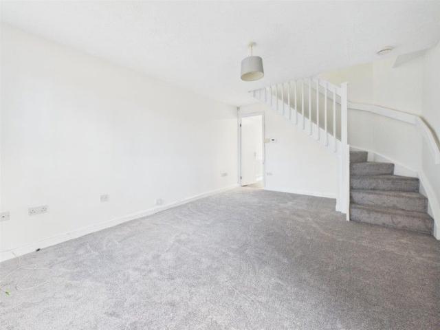 2 BED Semi detached house To rent