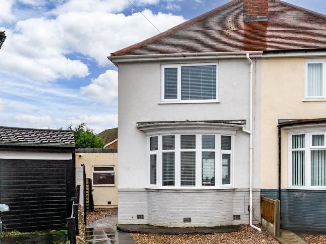 2 bed semi detached house to rent in Graham Road, Halesowen, B62
