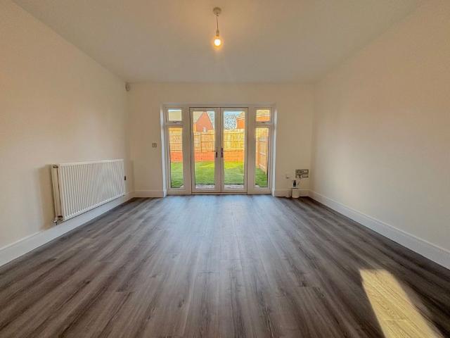 2 bed semi detached house to rent in Edwin Gee Road, Kenilworth, CV8