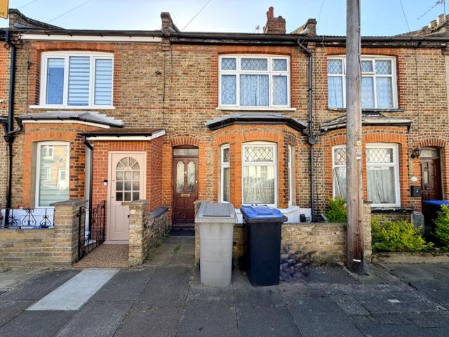 2 bed semi detached house to rent in priory park road, wembley, ha0