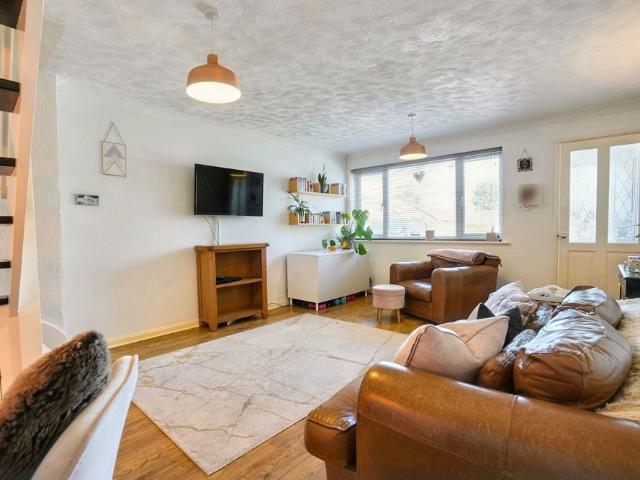 2 bed semi detached house to rent in Woolaston Close, Maidstone, ME15