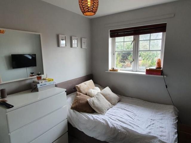 2 bed semi detached house to rent in Taunton, Somerset
