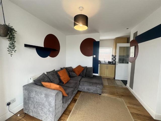 2 Bed Semi Detached House, Woodhouse Hill Road, LS10
