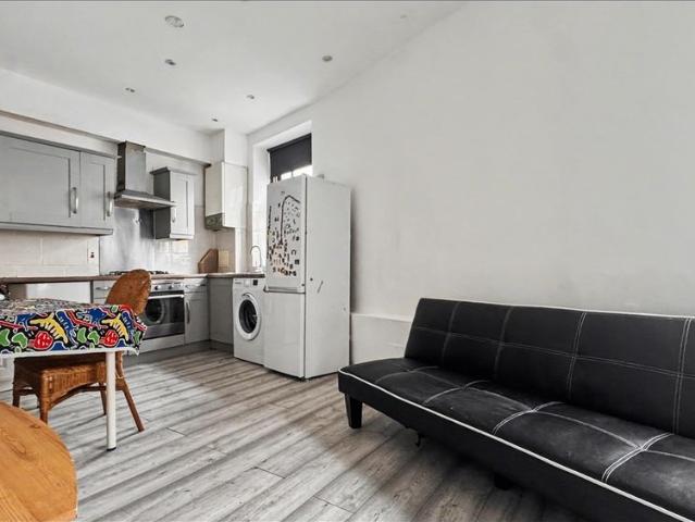 2 Bed Semi Detached House, Worrall Road, BS8