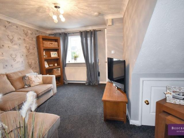 2 bed Semi Detached To Let