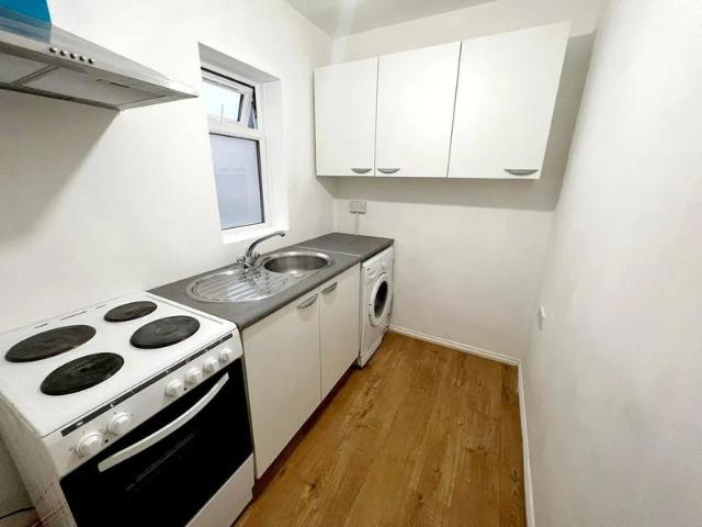 2 Bed Seven Sisters 4 Min Walk