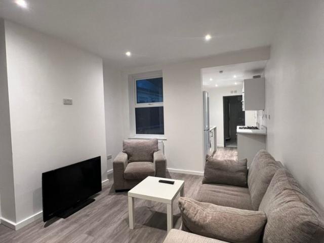 2 bed Shared House for Rent