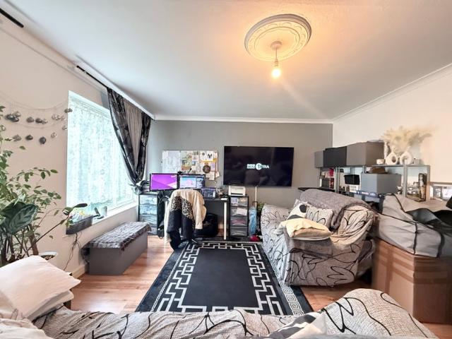 2 bed split level maisonette in Thornton Heath