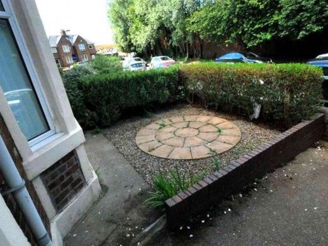 2 Bed Stratford Grove West, Heaton