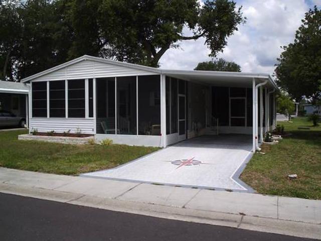 2 Bedroom/2 Bath Double Wide Mobile Home in Forest Lake Estates for sale in Zephyrhills, Florida