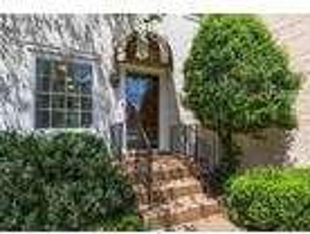 2 Bedroom 3 Bath In Nashville Tennessee 37212