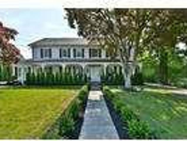 2 Bedroom 3 Bath In Roslyn NY 11576