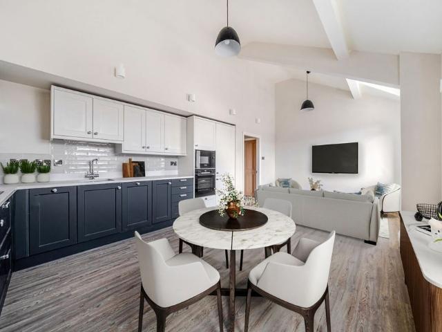 2 Bedroom