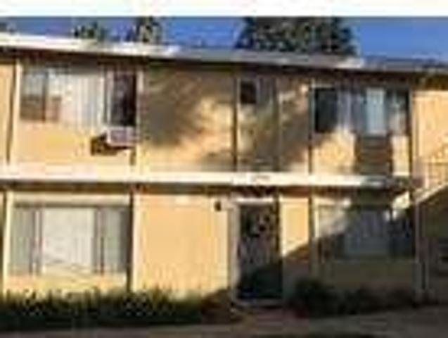 2 bedroom 1.5 bath apartment for rent