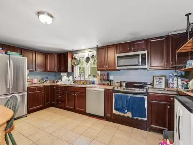 2 bedroom 1.5 bath new paint and appliances 0 Landing St