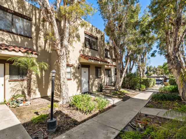 2 Bedroom 1.5 Bath Townhome with pvt patio AC/Pool/Gated Parking/EV Chargers