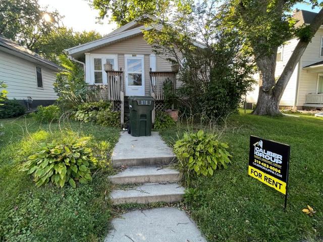 2 bedroom 1.5 Bathroom House!