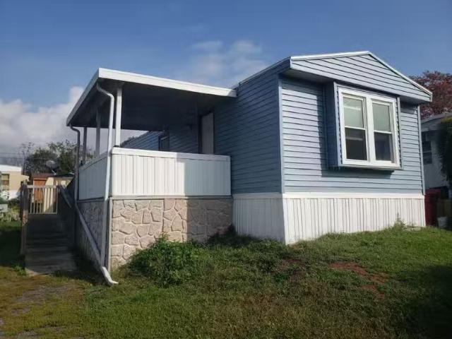 2 Bedroom 1 Bath Mobile Home is located in a Family Friendly A.