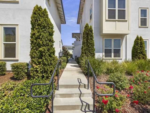 2 Bedroom, 1 Bath Available!