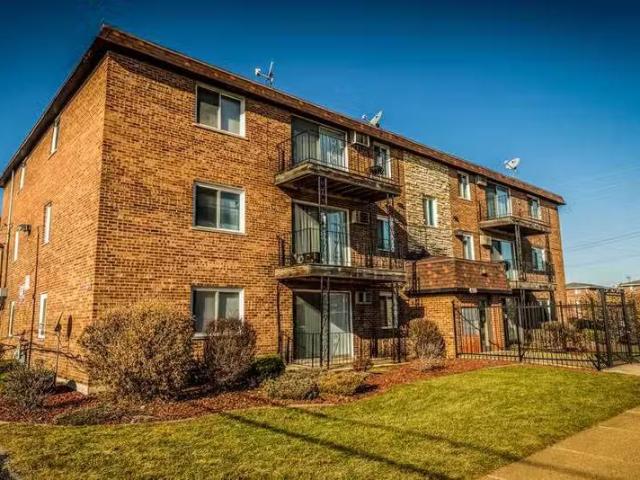 2 Bedroom 1 Bath Apartment with dining. DEP 1677 85 State St