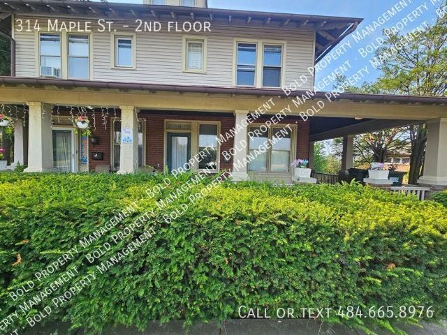 2 Bedroom 1 Bath Apartment Near Lake
