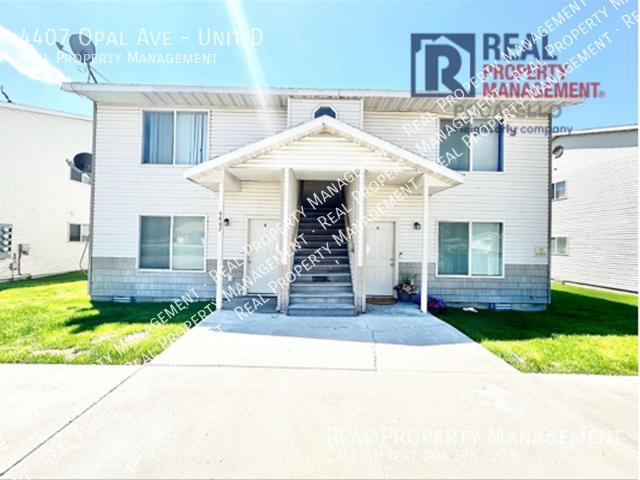 2 Bedroom 1 bath Apartment Small dog allowed