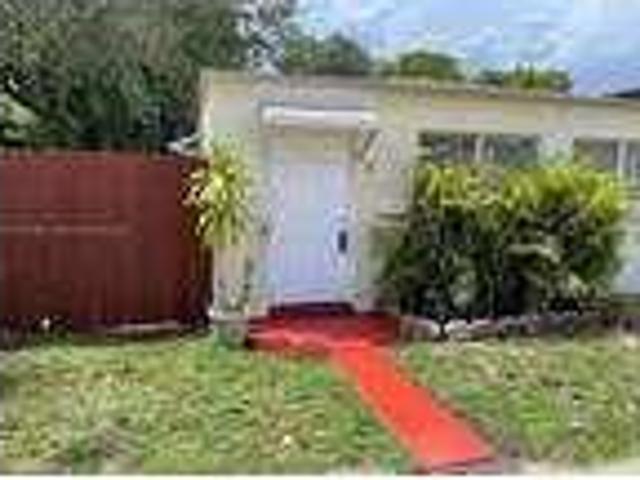 2 Bedroom 1 Bath In North Miami Beach Florida 33162