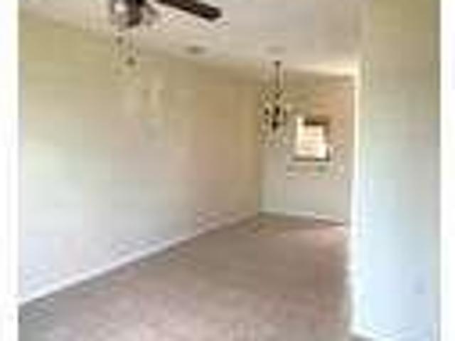2 Bedroom 1 Bath In Bradenton FL 34207
