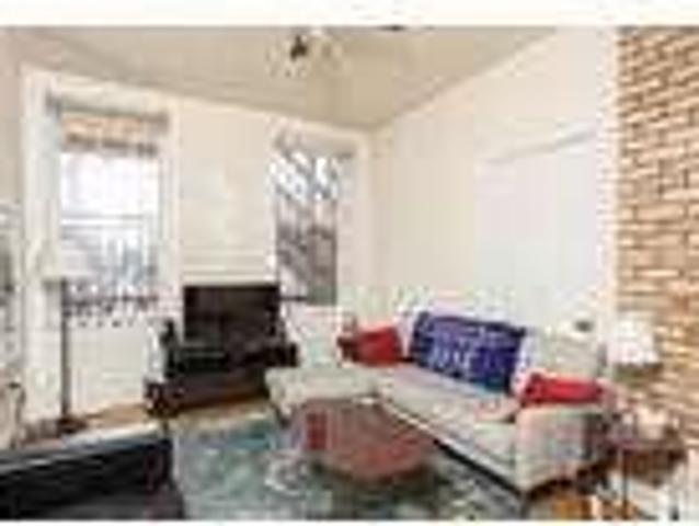 2 Bedroom 1 Bath In Chicago IL 60657