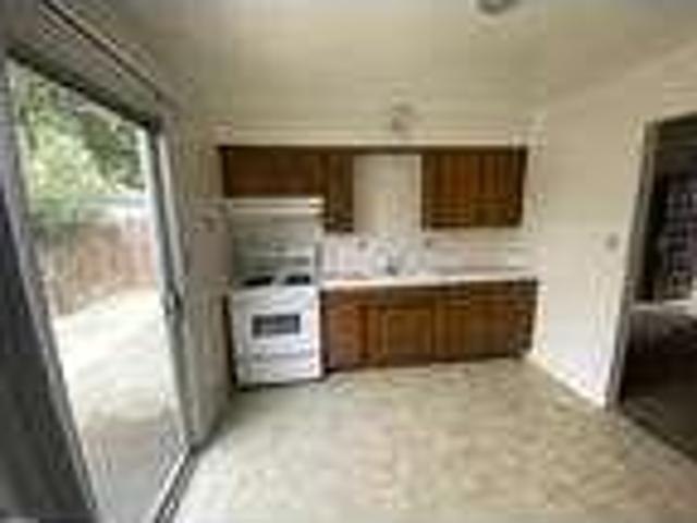 2 Bedroom 1 Bath In Hanford CA 93230