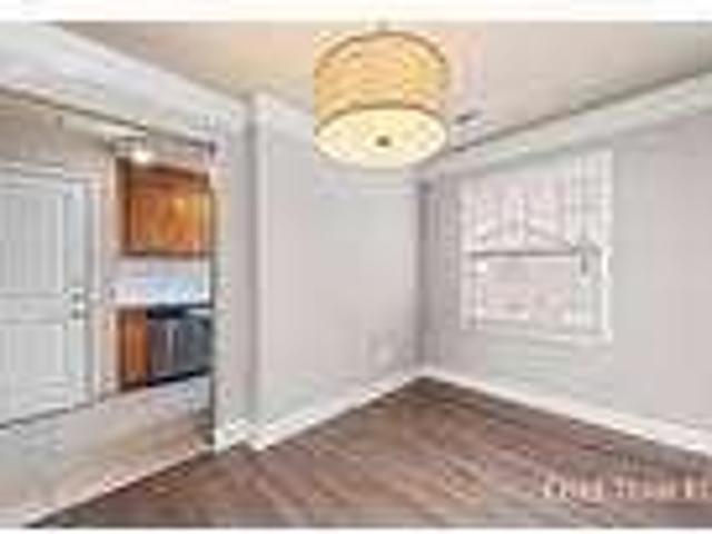 2 Bedroom 1 Bath In Kansas City MO 64111