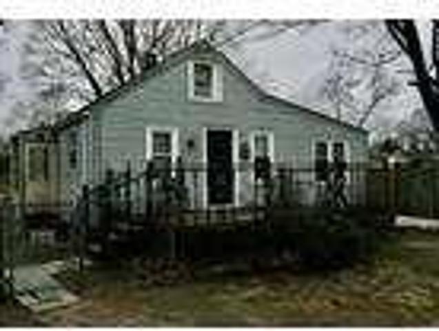 2 Bedroom 1 Bath In Warwick RI 02889