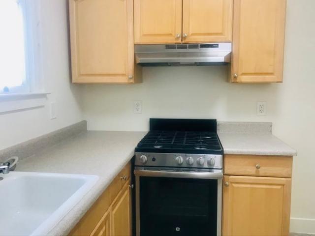 2 Bedroom 1 bath less than 1 minute walk to UC Be