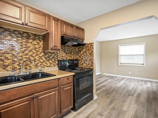 2 bedroom 1 bath with porch