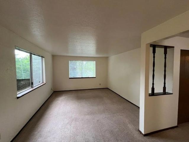 2 Bedroom 1 bath w/Patio + Washer Dryer and A/C!