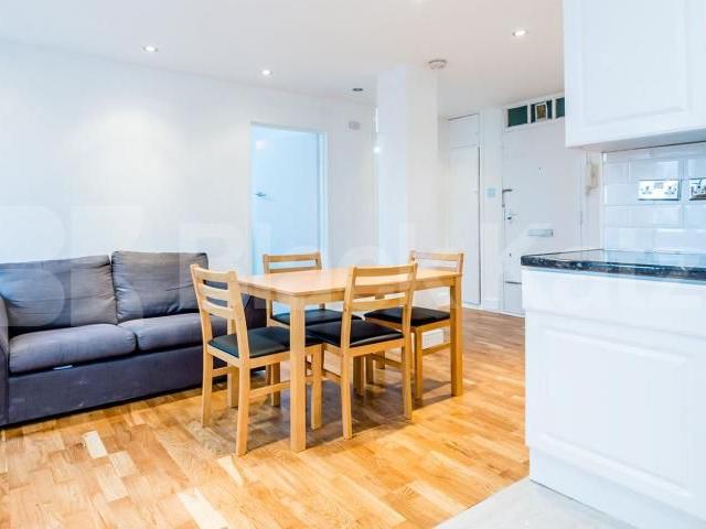 2 Bedroom, 1 bath, 1 reception Flat