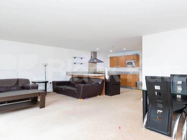 2 Bedroom, 1 bath, 1 reception Flat
