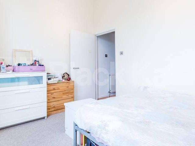 2 Bedroom, 1 bath, 1 reception Flat