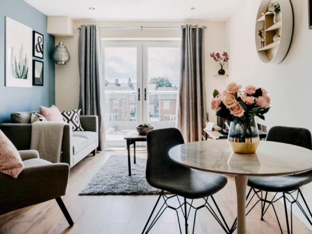 2 Bedroom, 1 Bathroom