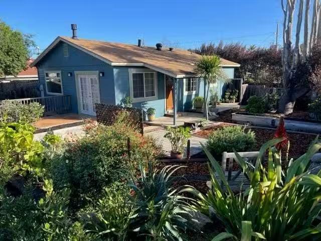 2 Bedroom 1 Bathroom 1272 Lowell St