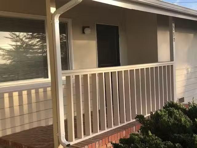 2 Bedroom / 1 Bathroom 2080 Cross Street Seaside