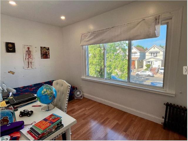 2 Bedroom/ 1 Bathroom with Big Attic space $3000