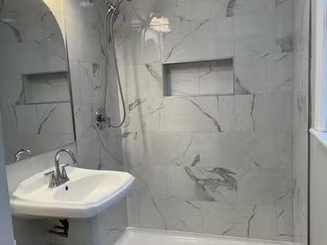 2 Bedroom 1 Bathroom Apartment In Lowell With fully renovate k.