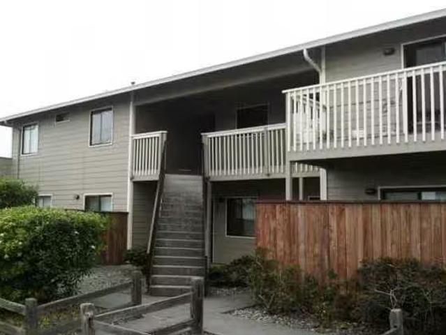 2 bedroom, 1 bathroom apartment with one car garage 1807 3rd.