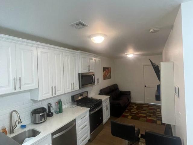 2 bedroom 1 bathroom. Big room