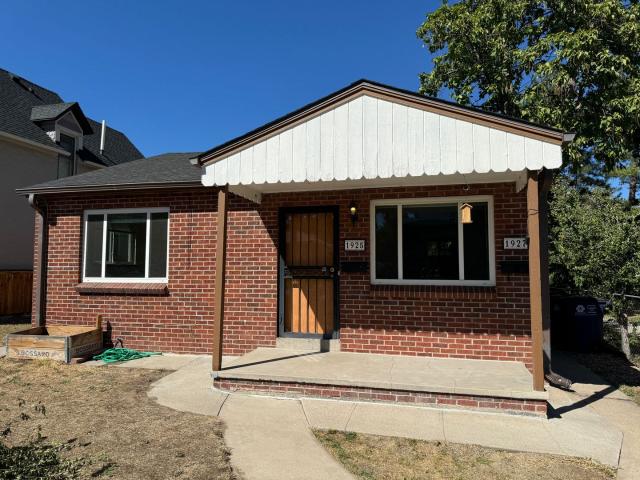 2 Bedroom, 1 Bathroom Duplex in Denver! Available August!