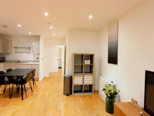 2 Bedroom 1 Bathroom Flat205
