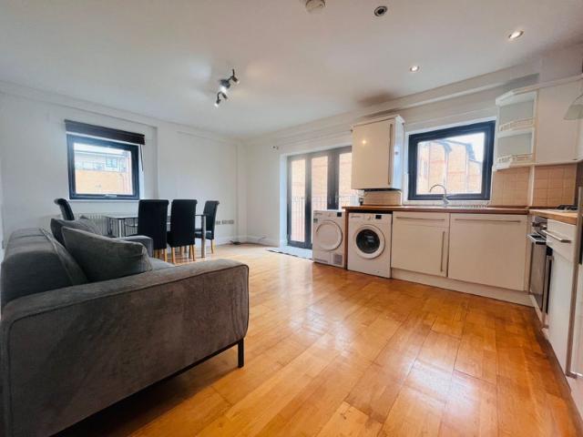 2 Bedroom 1 Bathroom Flat Available