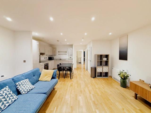 2 Bedroom 1 Bathroom Flat 205